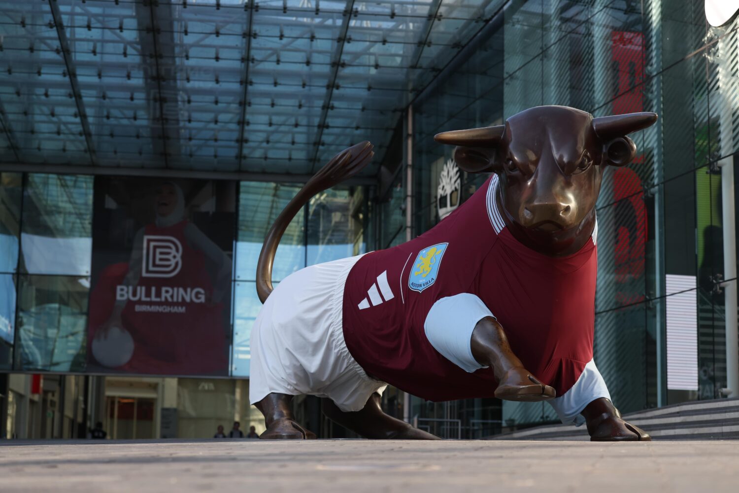 Aston Villa kicks off flagship store opening at Birmingham's Bullring ...